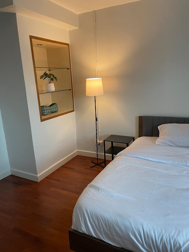 Townhouse; Victory Monument, Phyathai 3 Bedrooms - Bangkok