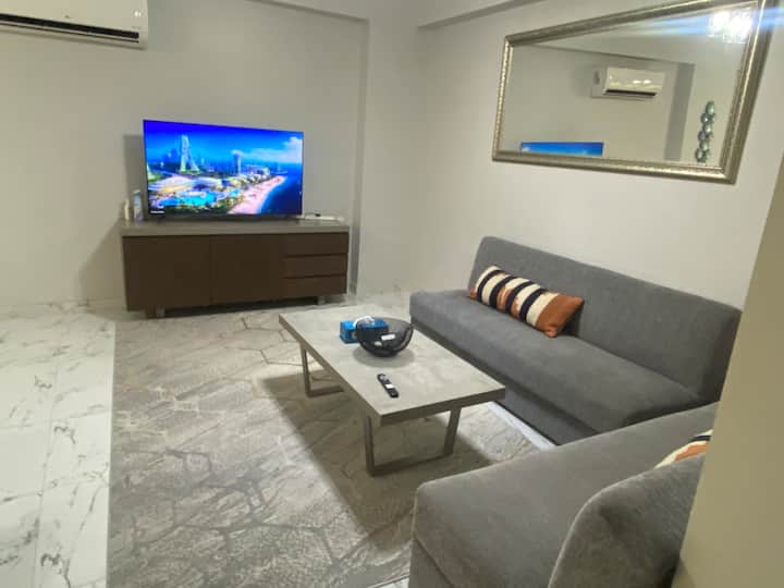 Qurum 2-bdr Flat With Parking, Shops & Restaurants - Oman