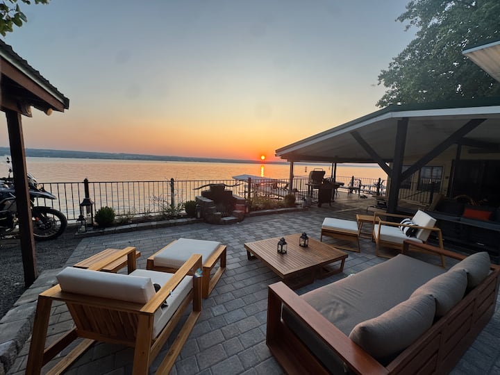 Cayuga Courtyard Cottage - 인터레이큰