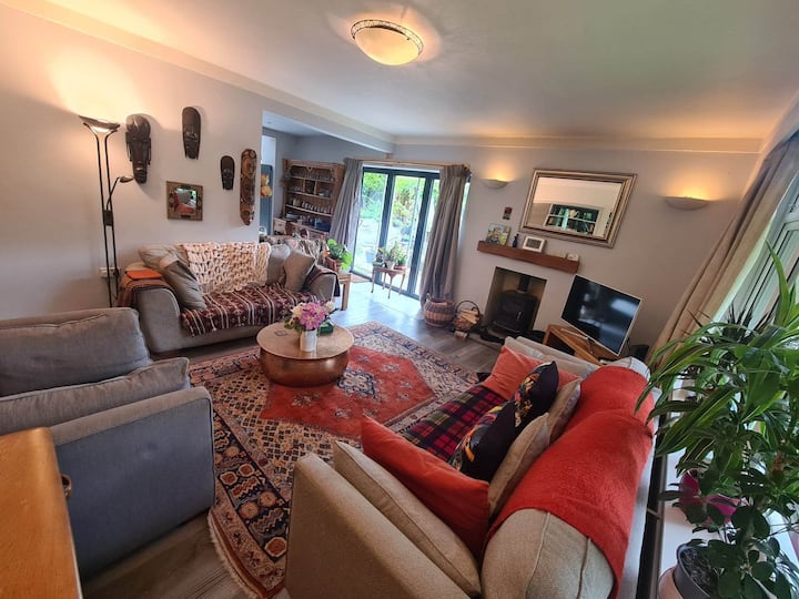 3 Bed Bohemian Home, Private Garden -Stadium View. - Leeds