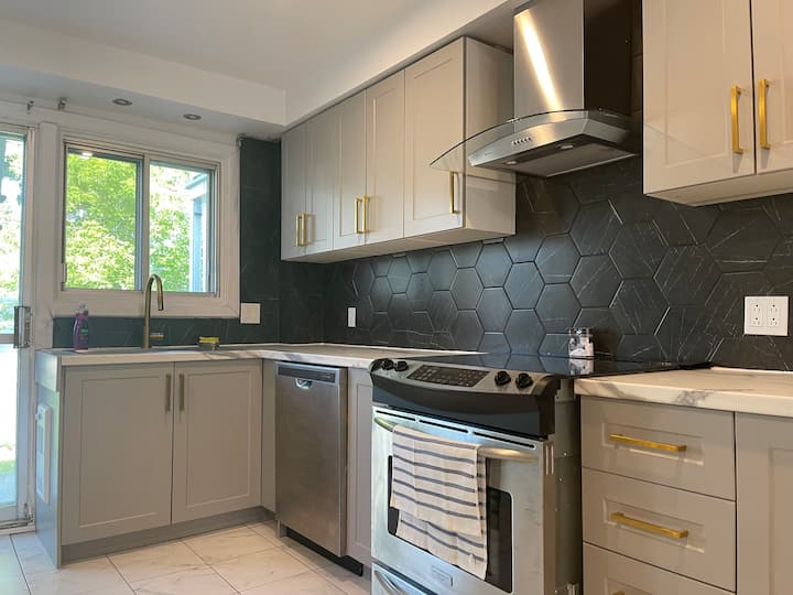 Amazing Home Away From Home! - Dorval