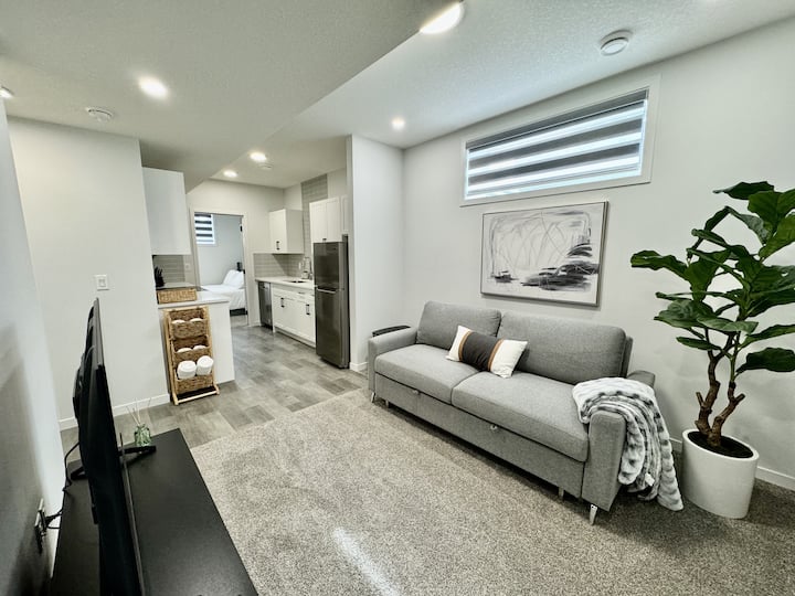 Chic & Cozy 2-br Suite@glacier Ridge Nw+banff Pass - Calgary