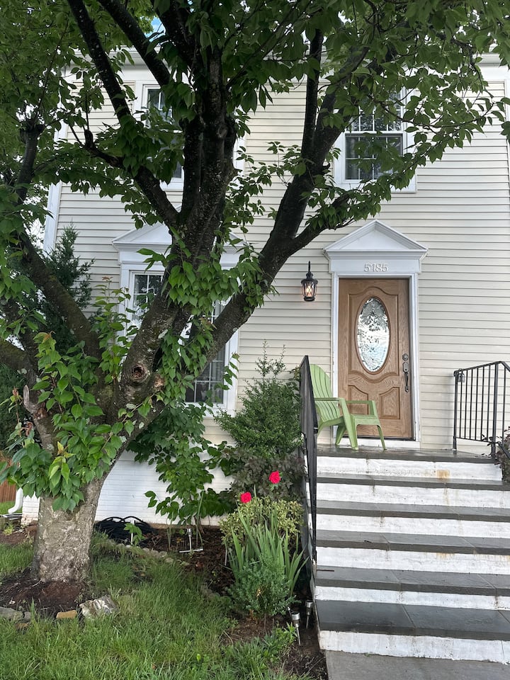 Beautiful Private Place Near Downtown Frederick - Frederick, MD