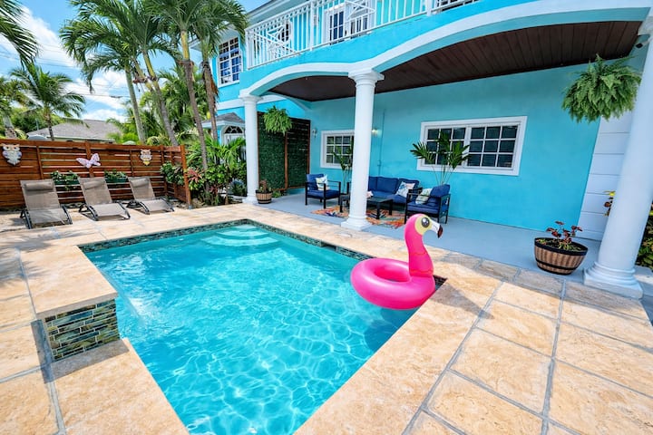 Pink Coral 2br King Retreat | Pool Patio | Comfort - Nasáu