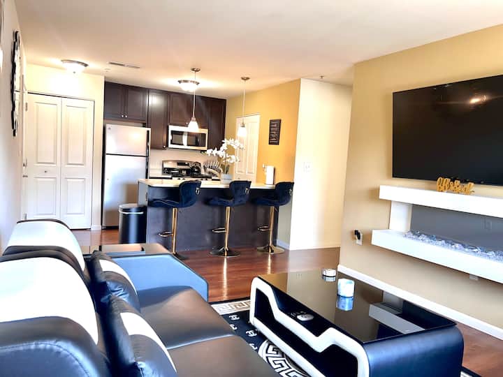 Cozy Stays - Lynwood, IL