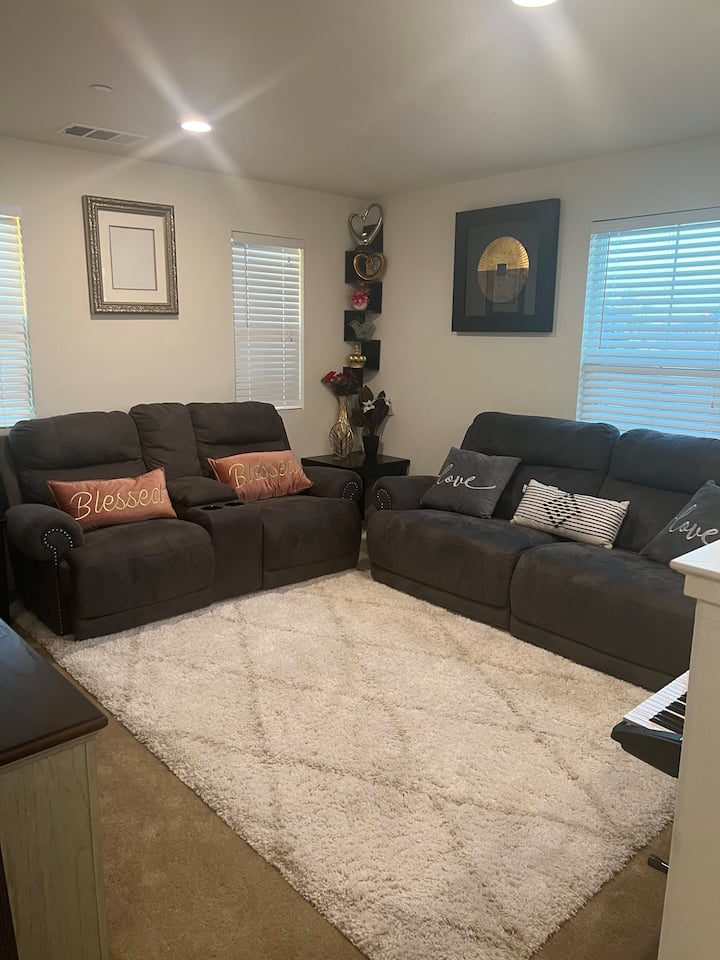 Cozy Bedroom W/ Dedicated Bath In Quiet Home - Stockton, CA
