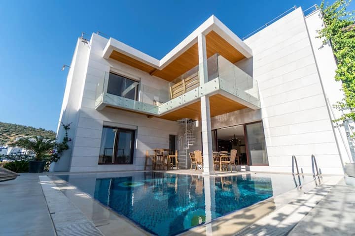 Amazing Villa In City Center - Torba