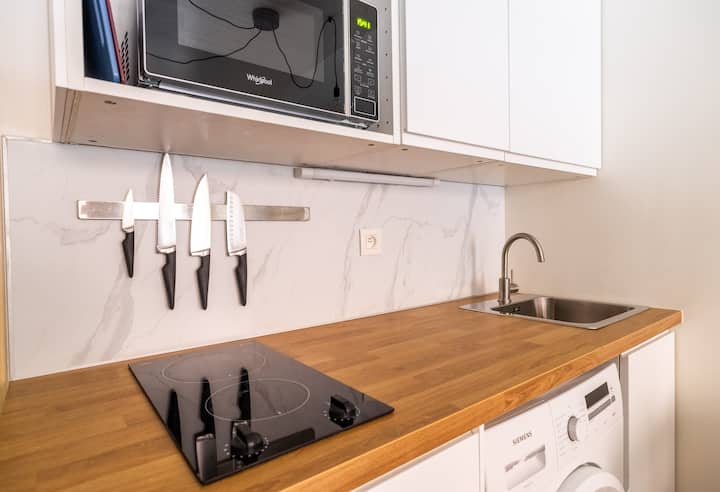 Central Chamonix Studio With Parking + Patio - Chamonix-Mont-Blanc