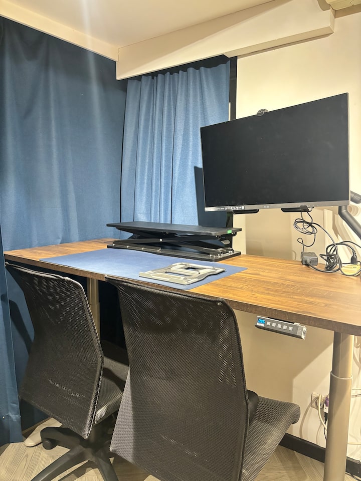 Suites With Working Desk And Monitor - Taipei