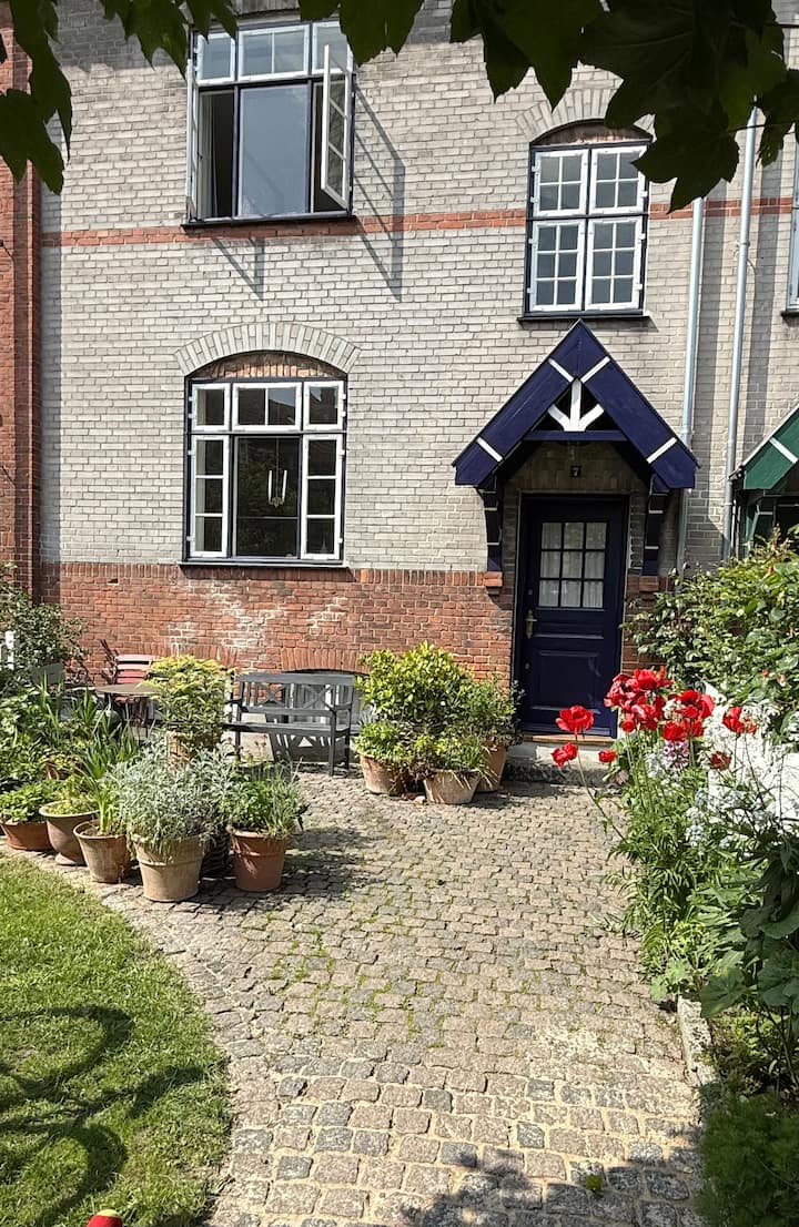 Eclectic, Spacious And Historic Townhouse - Copenhaguen