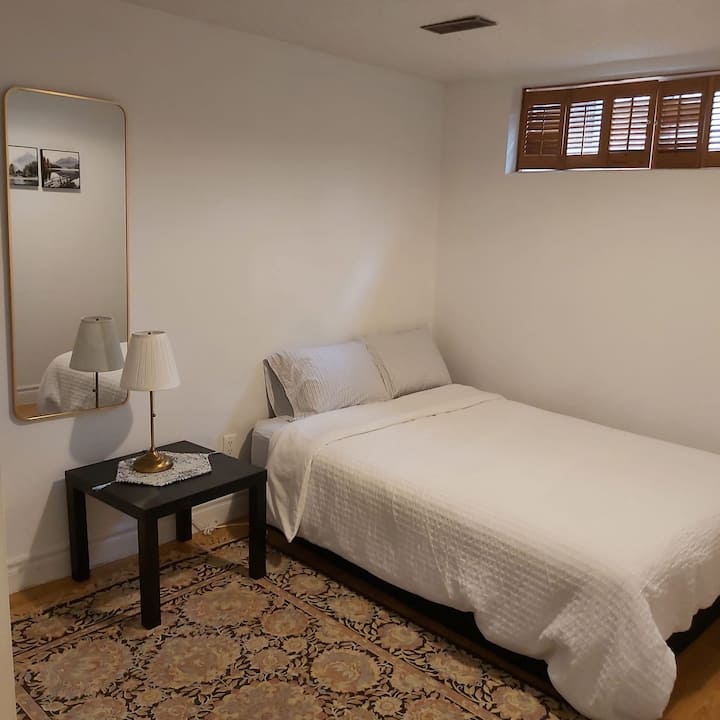 Furnished Basement Apartment In Toronto - Markham
