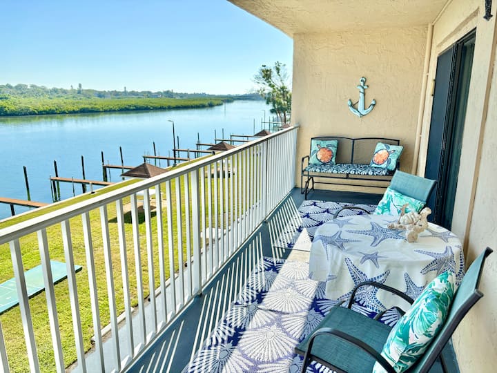 Waterfront • Walk To Beach • Gulf / Dolphin Views - Indian Shores, FL