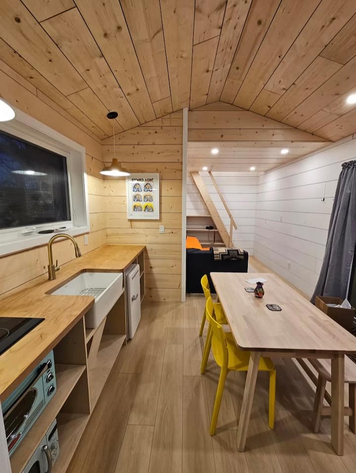 Wood Fired Hot Tub, Cute Suite! - Nelson