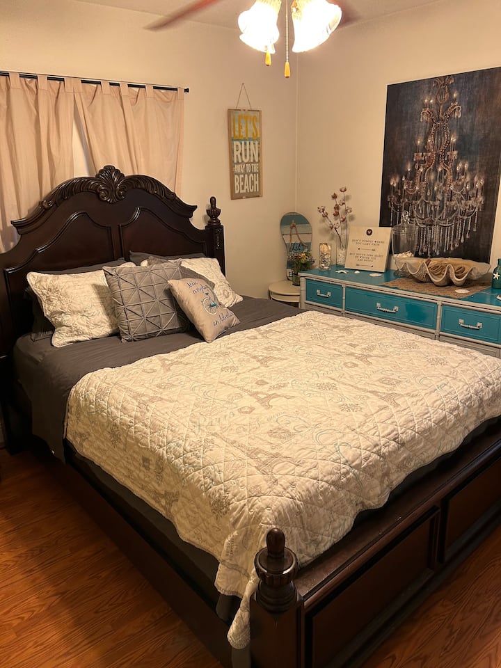 Master Room, Full Bath, Pool - Deltona, FL