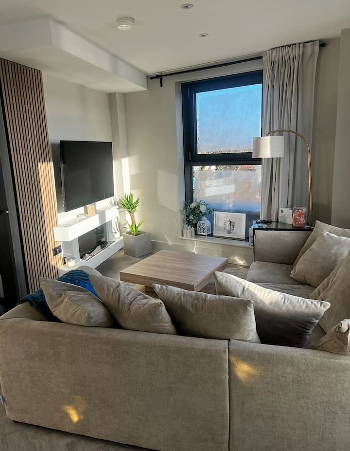 Casa Amani -Top Floor 2 Bed & 2 Bath With Balcony - Kingston upon Thames