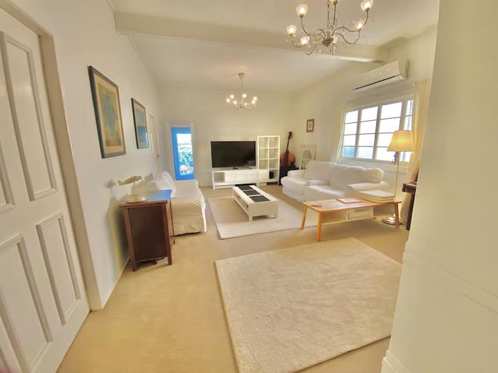 Fab 4 Bedroom Clean & Comfy - Owner Operated - Brisbane