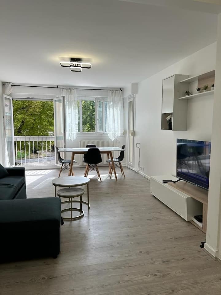 Logement Spacieux Et Moderne - Évry