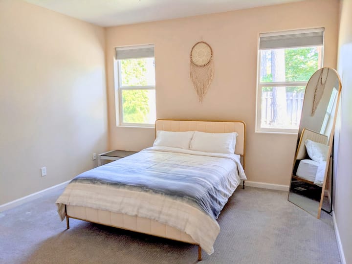 Cozy 1-story Barn Style Home - Troutdale, OR