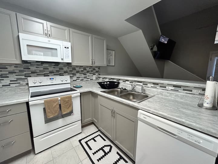 Plainsman's Place (2bd/2ba) - Auburn, AL