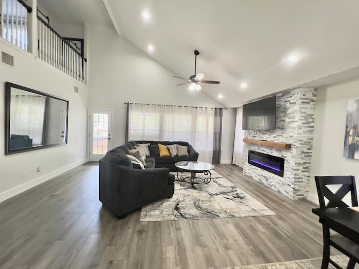 Cozy Home, Pool Access  Between Sea-word & Sixflag - SeaWorld San Antonio, San Antonio