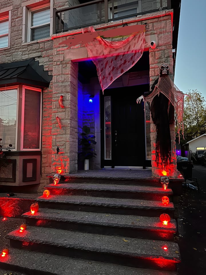 Stunning Downtown Property With Hot Tub - Brampton
