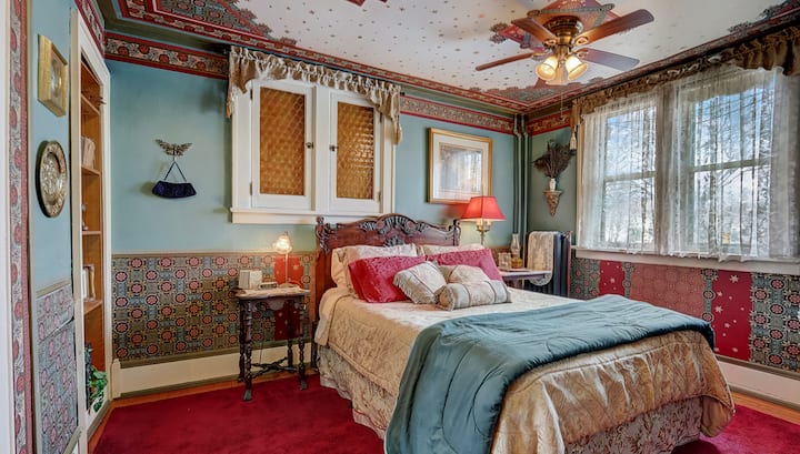 Serenity Suite, Schuster Mansion B&b - Milwaukee, WI