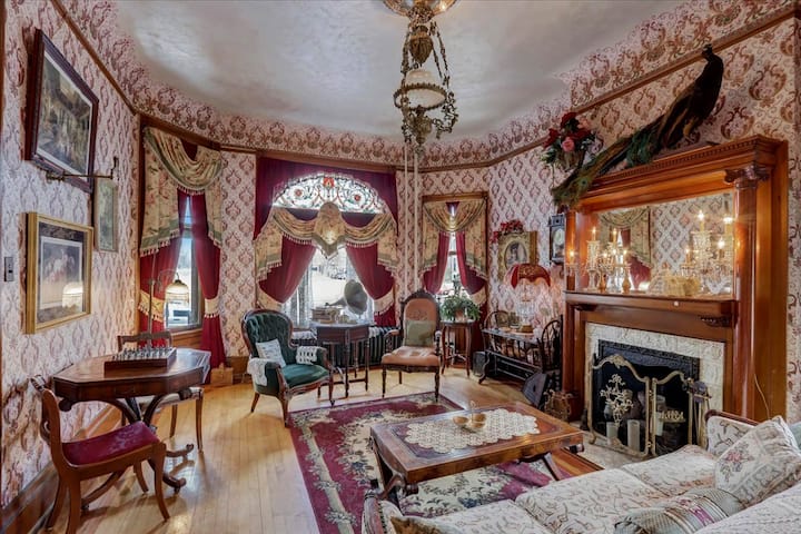 Serenity Suite, Schuster Mansion B&b - Milwaukee, WI