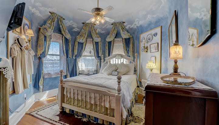 Prairie Sky Room, Schuster Mansion B&b - Milwaukee, WI