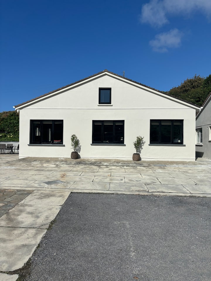 Modern Clifden Retreat • 2br • Bbq • Walk To Town - Clifden
