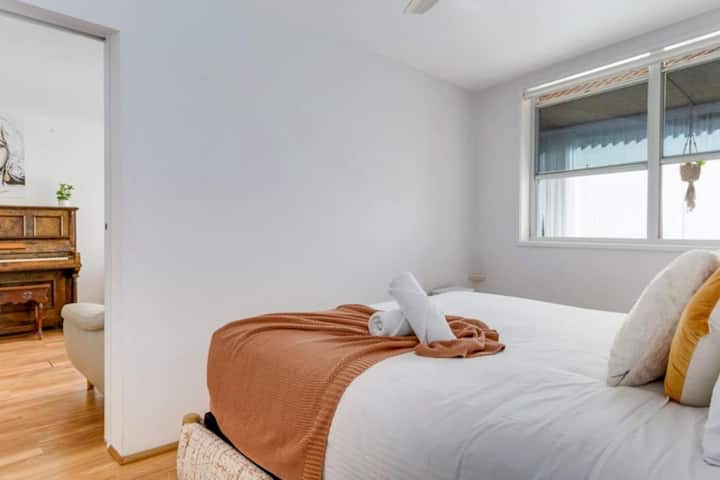 Bella's Burleigh Beach Escape | King Bed • Grd Fl - Gold Coast
