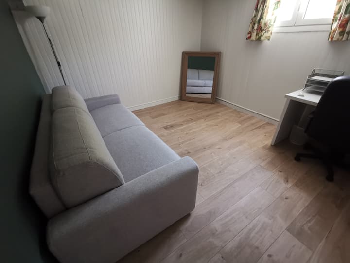 Logement Indépendant Dans Maison Avec Accès Jardin - Sucy-en-Brie