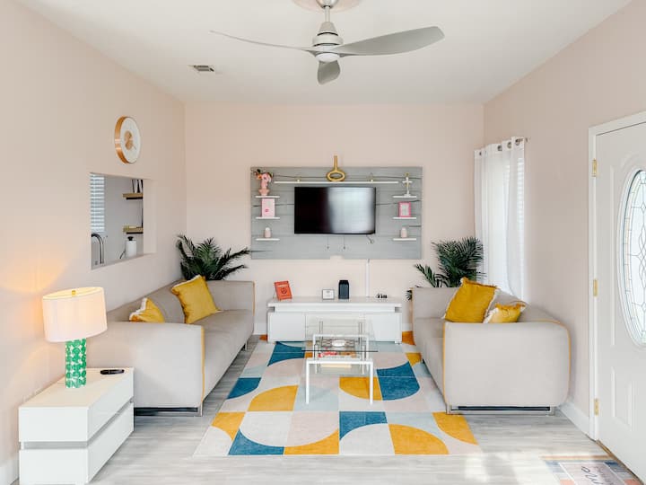 Dream Cottage! 20 Min To Beach! - Pensacola, FL