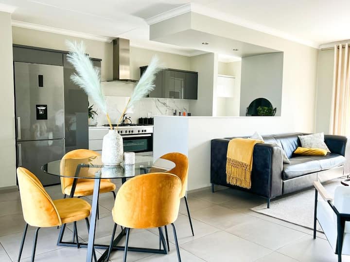 2 Elizabeth Place In Carlswald Midrand, Free Wi-fi - Midrand