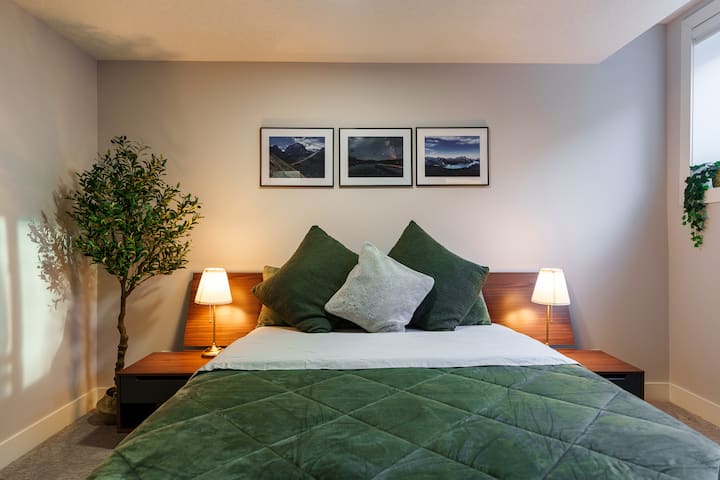 Bright, Modern & Spacious Unit Near Dt And Airport - Calgary