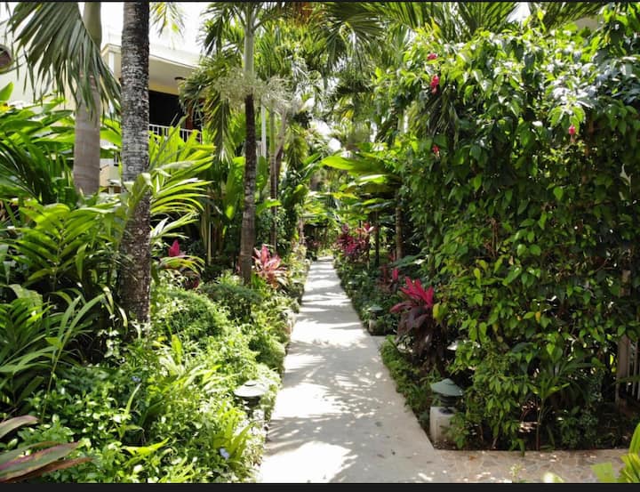 Marge's Rental Home/ Negril 7 Miles Beach, Ja - Negril