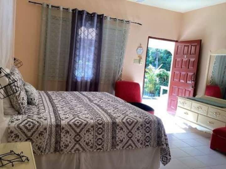 Marge's Rental Home/ Negril 7 Miles Beach, Ja - Negril