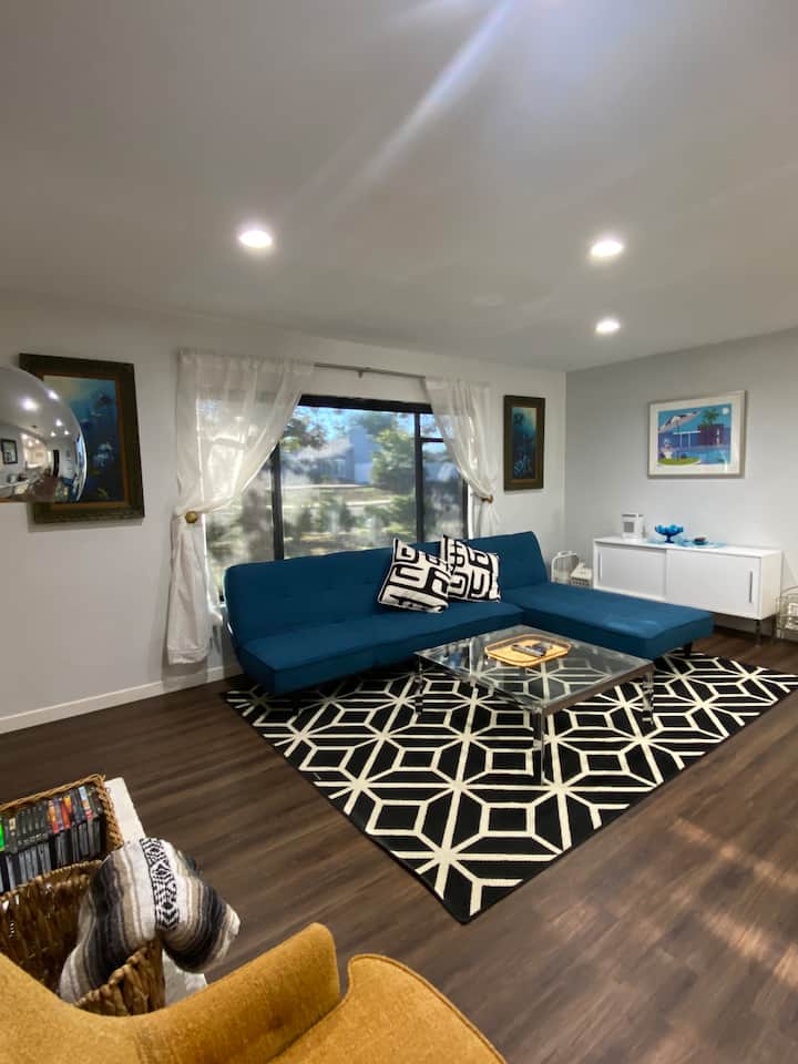 Mid-mod Casa Cozy 2 Bed 1 Bath Duplex - Beaumont, CA