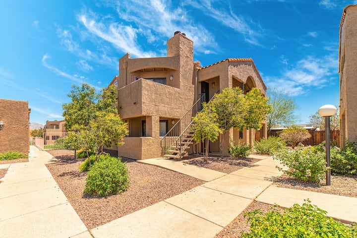 2br Tucson Condo - Pool, Gated, Parking, Near Uofa - 圖森