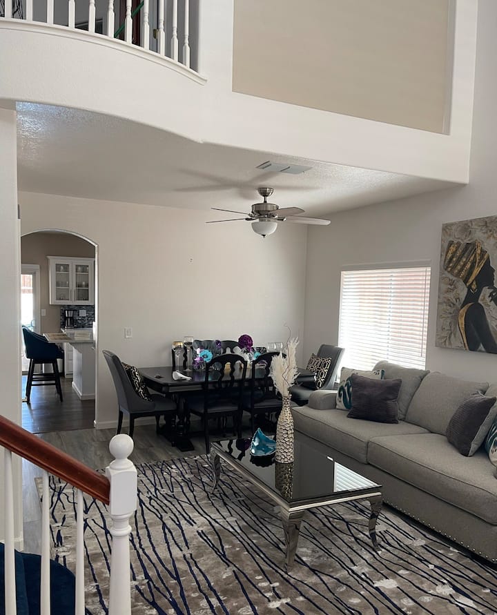 4 Bedroom 3 Bathroom Oasis - Roseville