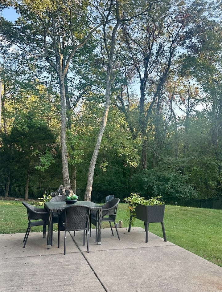 Private 2-bedroom Basement Near Norton Commons - Anchorage, KY