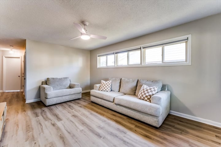•New• Cozy & Clean Derby Bungalow! - Kansas Star Casino