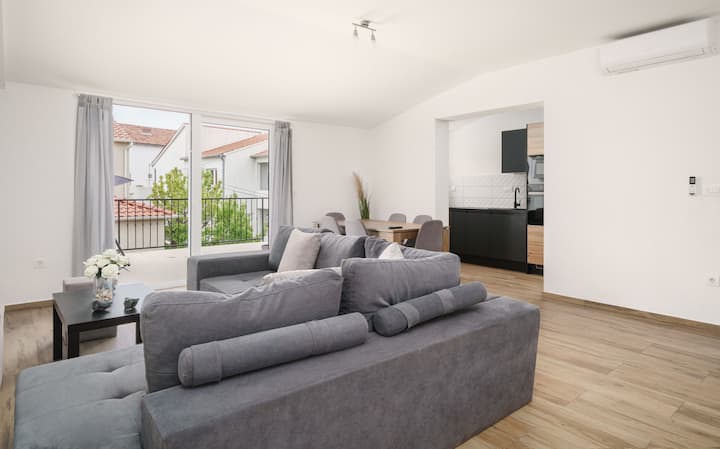 Spacious Apartment 7 People - Vodice
