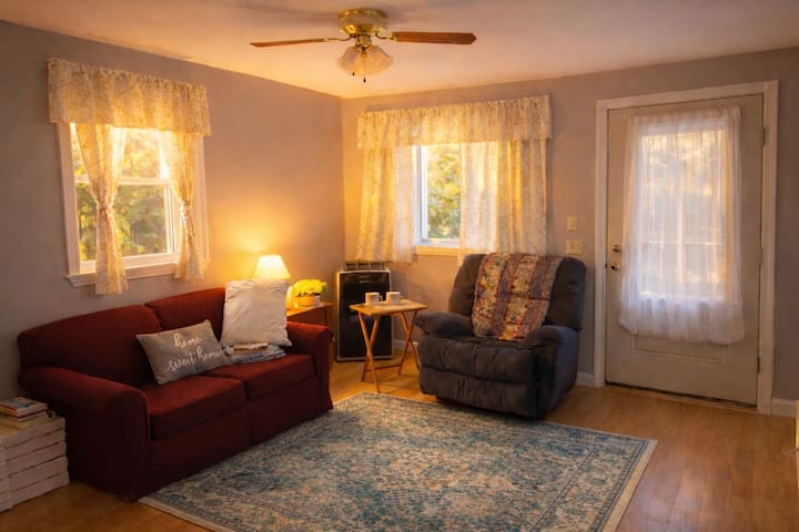 Cozy Sunny 1br • Quiet • Decks• Bowdoin • Midcoast - Brunswick, ME