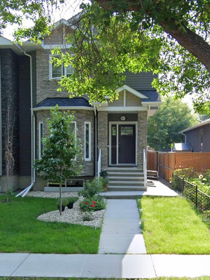 Full Duplex, 5 Mins From Downtown - Alberta