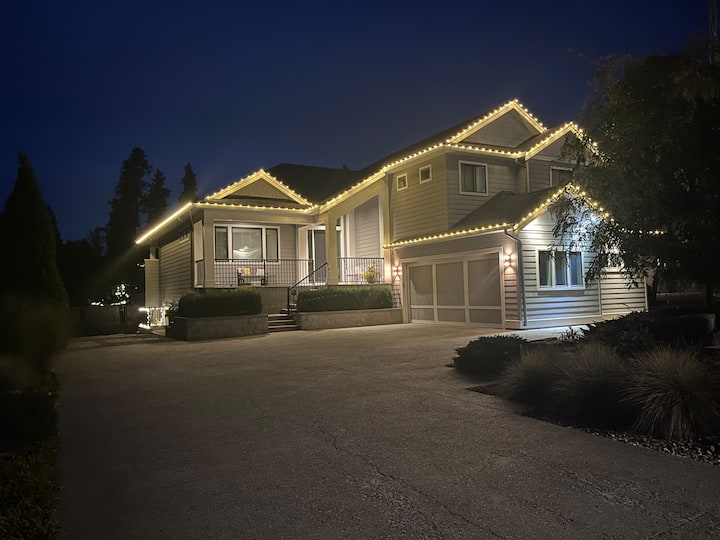 @Bonjoubliss Private Suite W/bbq & Yard - Licensed - Kelowna