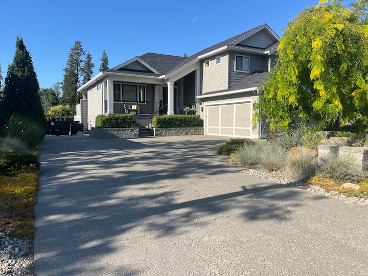 @Bonjoubliss Private Suite W/bbq & Yard - Licensed - Kelowna