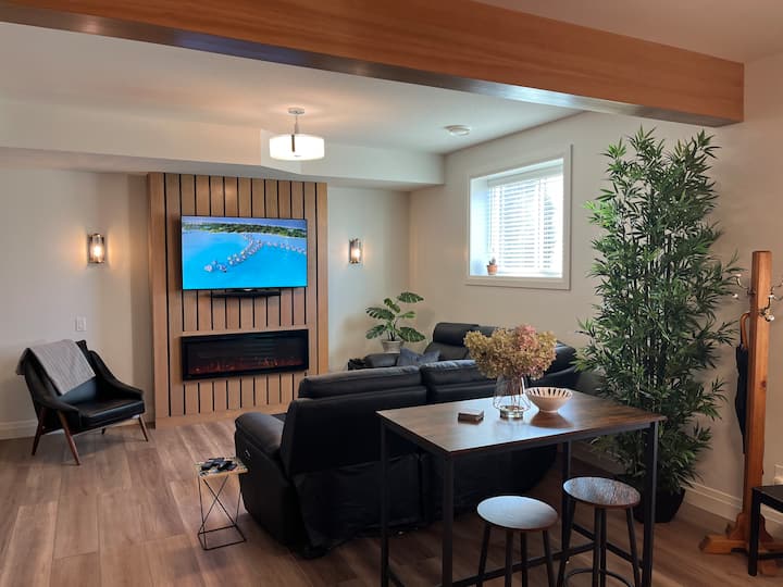 @Bonjoubliss Private Suite W/bbq & Yard - Licensed - Kelowna