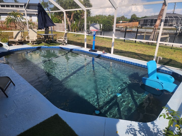 Dogs Welcome, Pool, Canal, Kayaks, Fishing! Yard! - Port Charlotte, FL