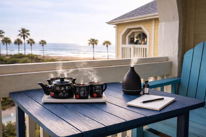 Quiet Beach Views • King Bed • Couples Retreat - Galveston, TX