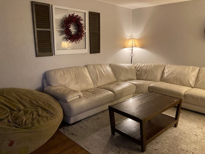 3 Bedroom Townhome Close To War Memorial - Laramie, WY